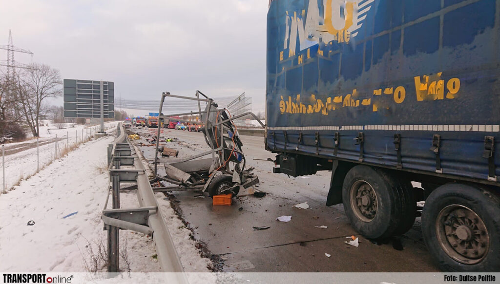 Vrachtwagen botst op wegbewijzeringsauto op Duitse A4 [+foto’s] | Transport Online