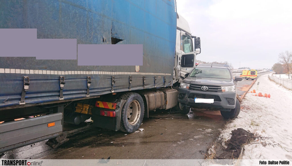 Vrachtwagen botst op wegbewijzeringsauto op Duitse A4 [+foto’s] | Transport Online