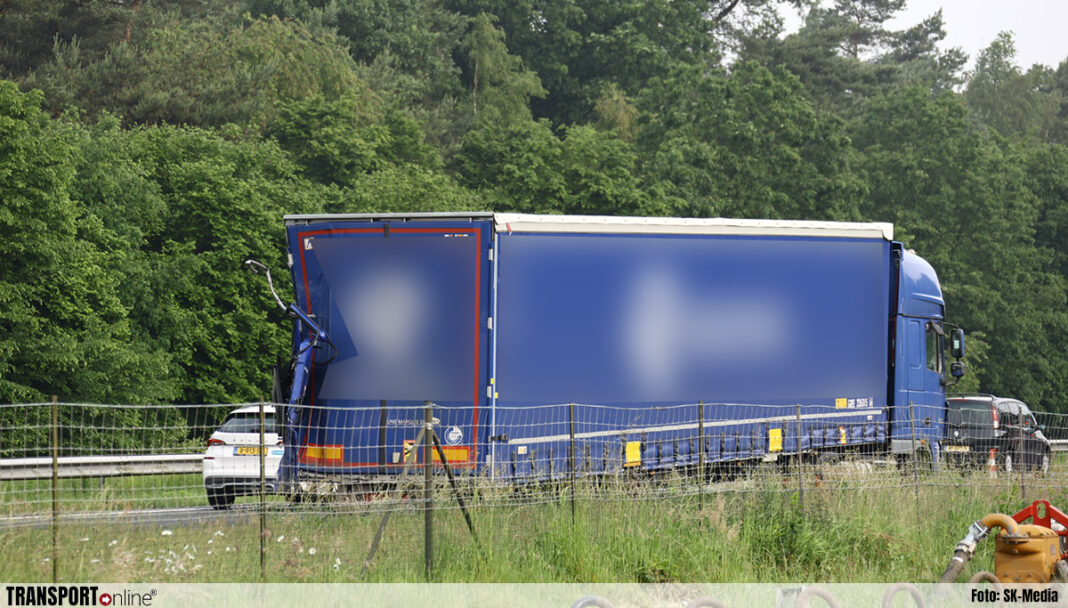 Aanrijding met twee vrachtwagens op A73 [+foto’s] | Transport Online