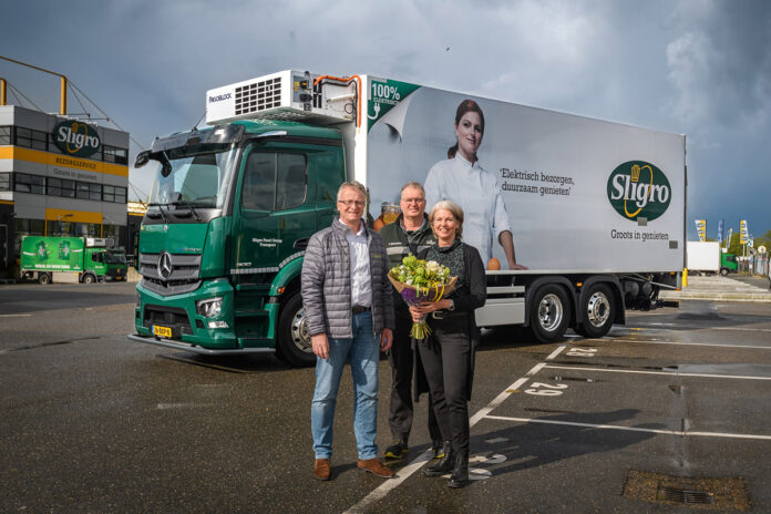 Eerste eActros van een bestelling van 25 gaat de weg op voor Sligro ...