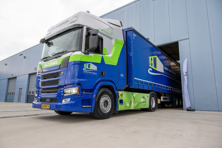 Primeur voor LCW Groningen: eerste elektrische Scania voor zware toepassingen | Transport Online