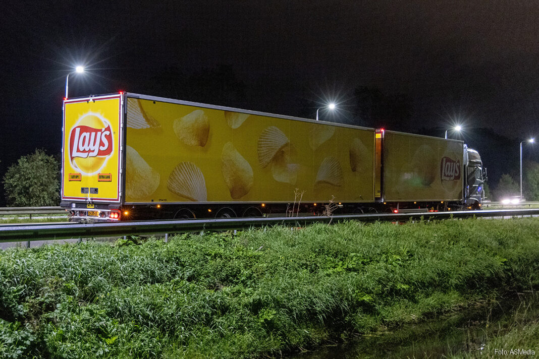 Dode nadat auto achterop lzv botst op A9 [+foto’s] | Transport Online