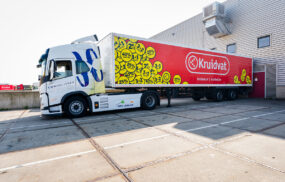 AS Watson en Cornelissen Transport zetten eerste elektrische vrachtwagen voor Kruidvat in ...