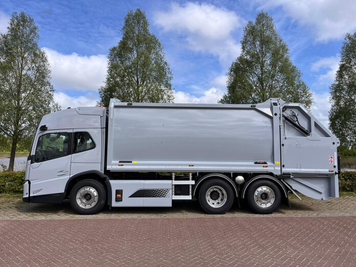 HVC zamelt grofvuil in met eerste Volvo FM Low Entry-trucks van Nederland | Transport Online