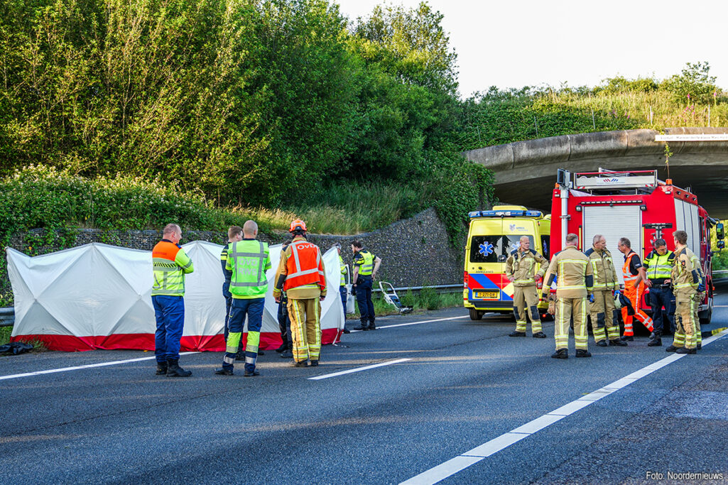18-jarige man om het leven gekomen, twee zwaargewonden, na aanrijding auto achterop vrachtwagen ...