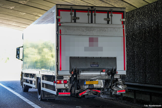 18-jarige man om het leven gekomen, twee zwaargewonden, na aanrijding auto achterop vrachtwagen ...