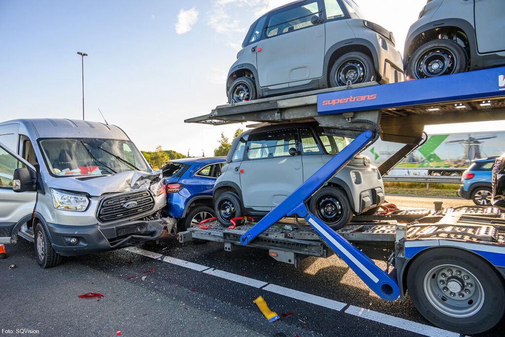 Aanrijding met bestelbus, auto en vrachtwagen op A16 | Transport Online