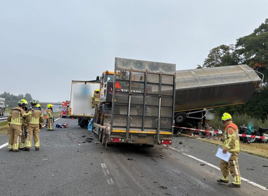Tweede dode na zwaar ongeval met vrachtwagens op A73 | Transport Online