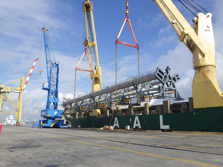 AAL Shipping vervoert zware LNG-modules van Vietnam naar Canada ...