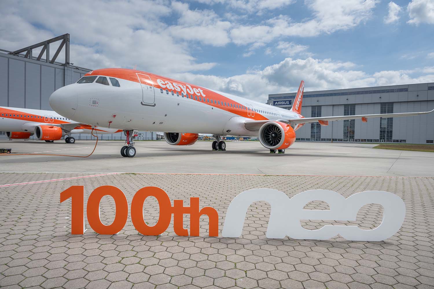 easyJet ontvangt 100ste Airbus NEO-toestel en introduceert nieuwe ...